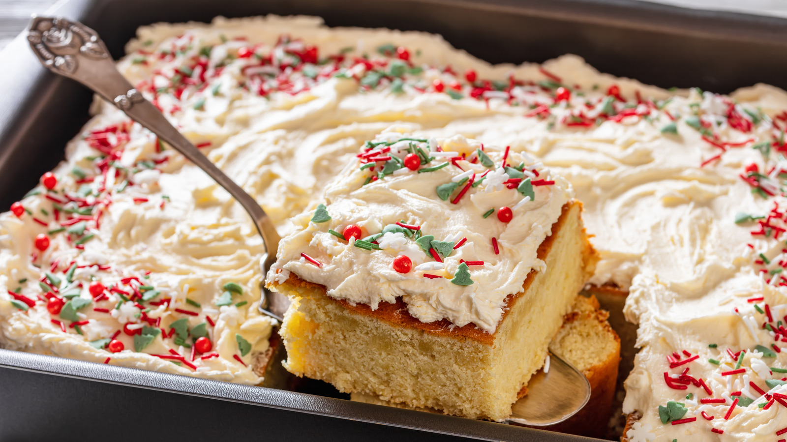 13 Best Ways To Creatively Decorate Sheet Cakes