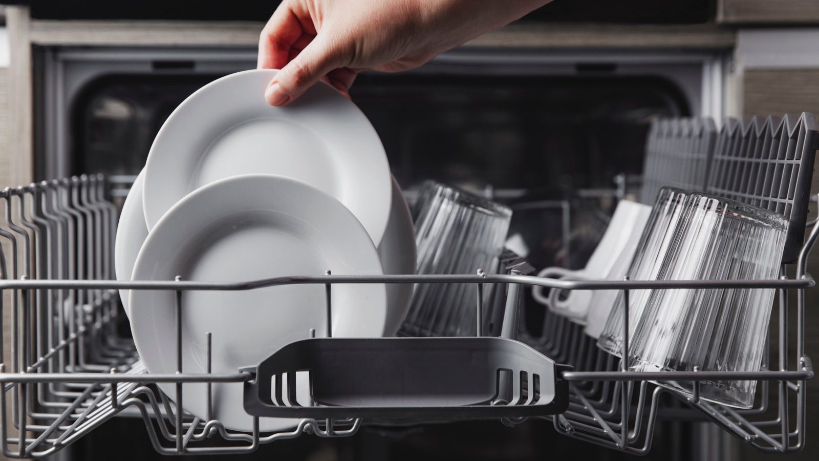 13 Mistakes Everyone Makes While Loading A Dishwasher