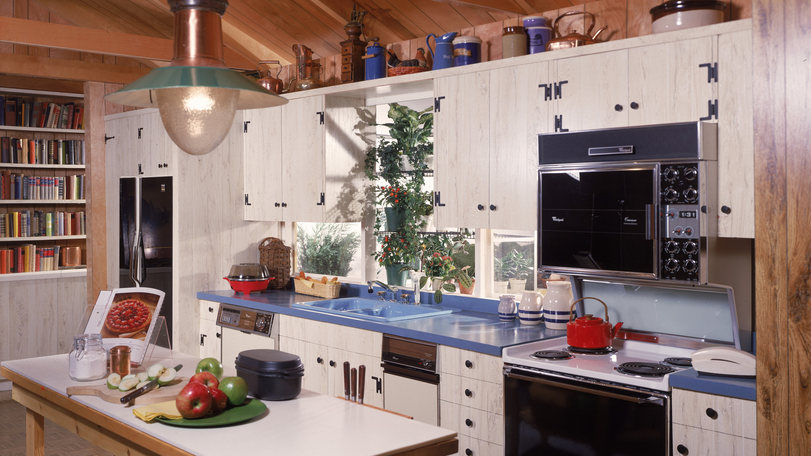 6 Of The Worst Kitchen Design Trends From The '80s