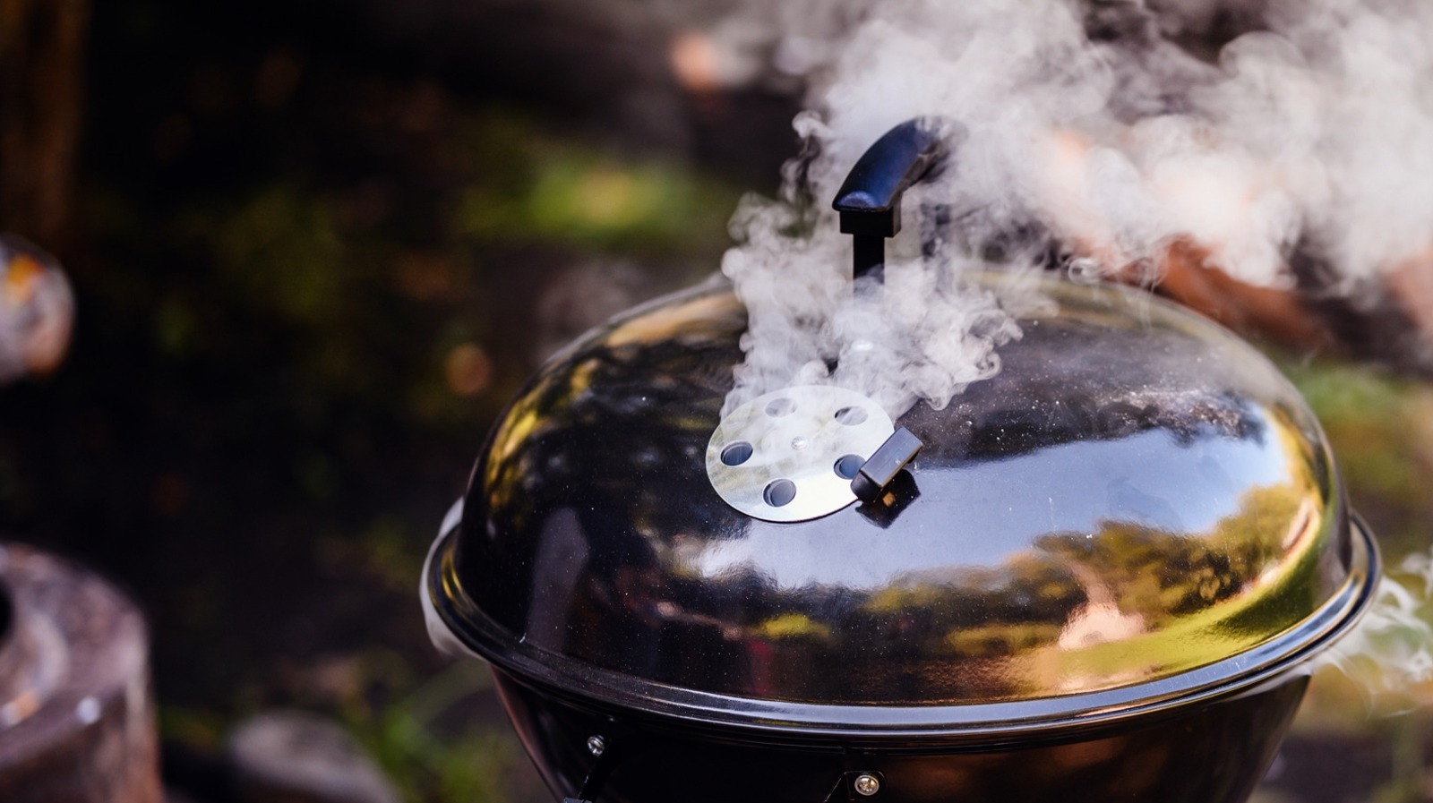 A Handy Guide To When To Open Vs Close The Vent On Your Grill