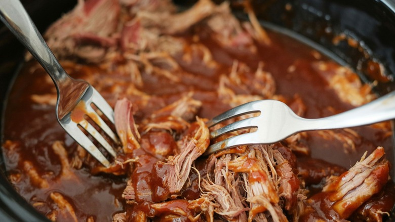 This Juice Is The One Ingredient Your Slow Cooker Pulled Pork Is Missing