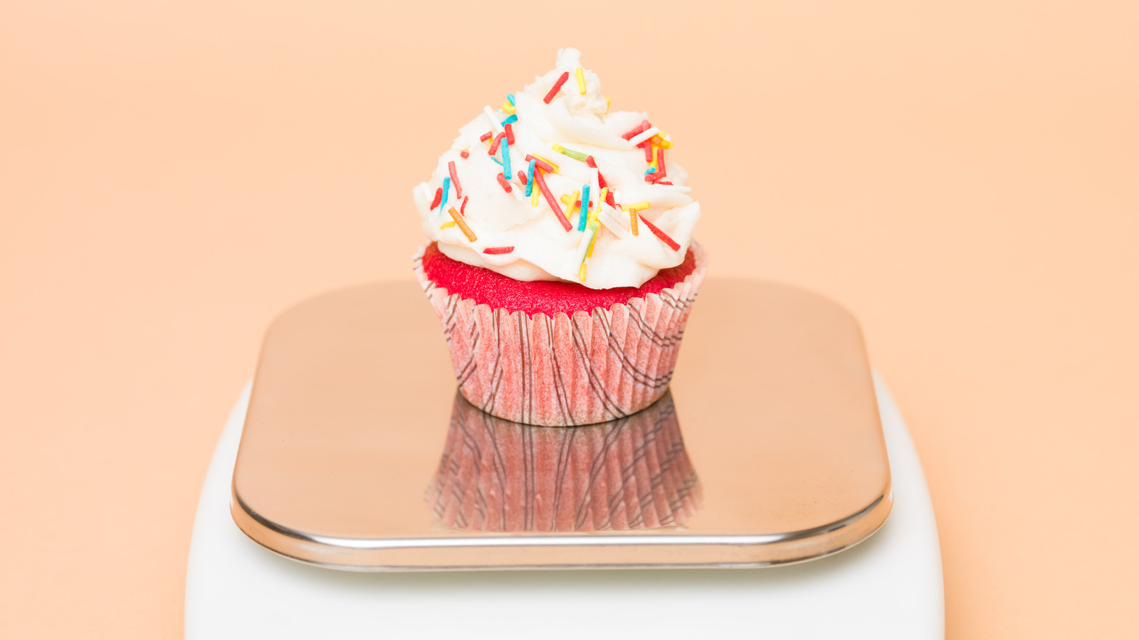 Bake Perfectly Portioned Cupcakes With A Kitchen Scale Technique