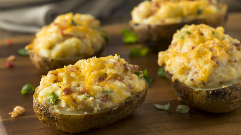 For Copycat Texas Roadhouse Baked Potatoes, Rub This Ingredient All ...