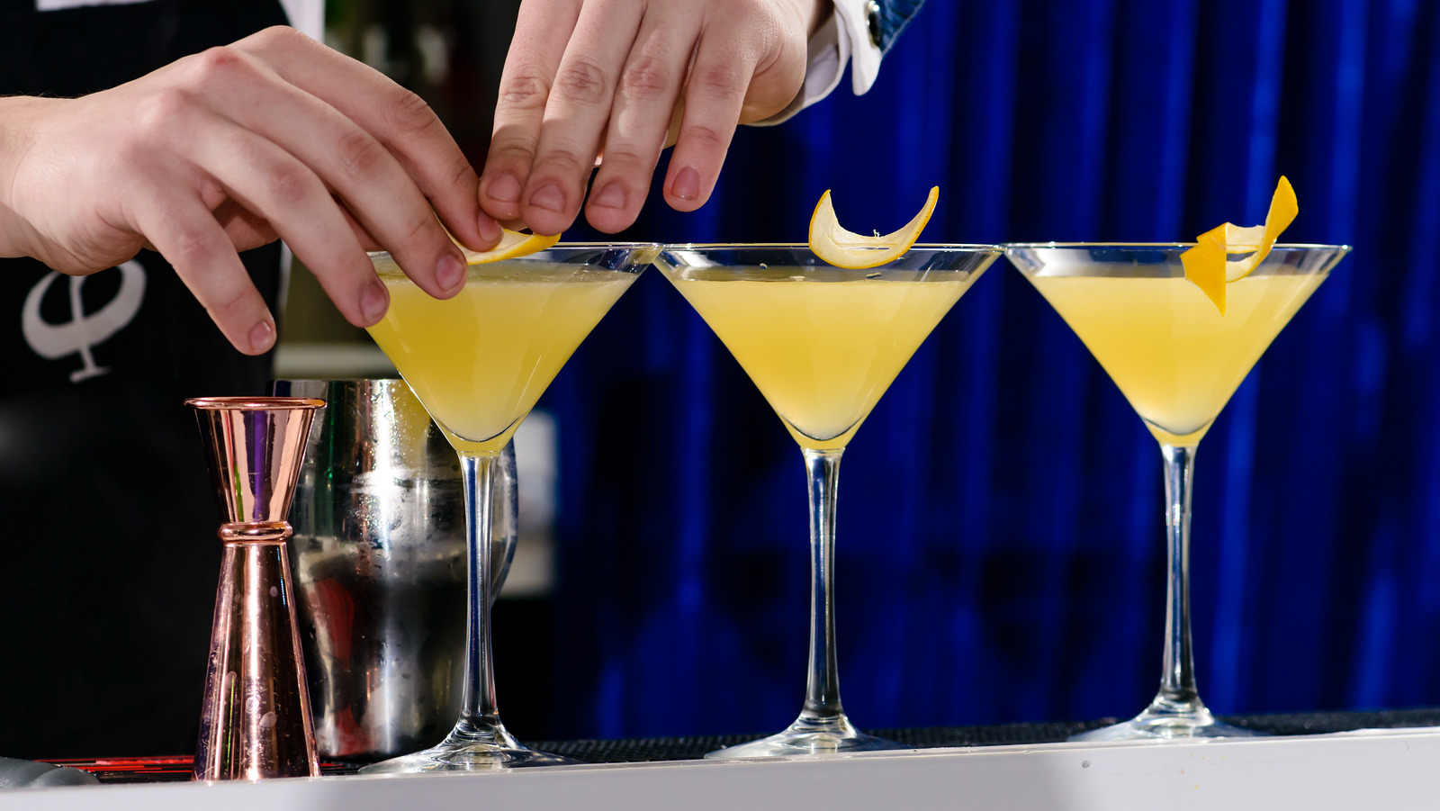 How To Batch Prepare Cocktails For A Party