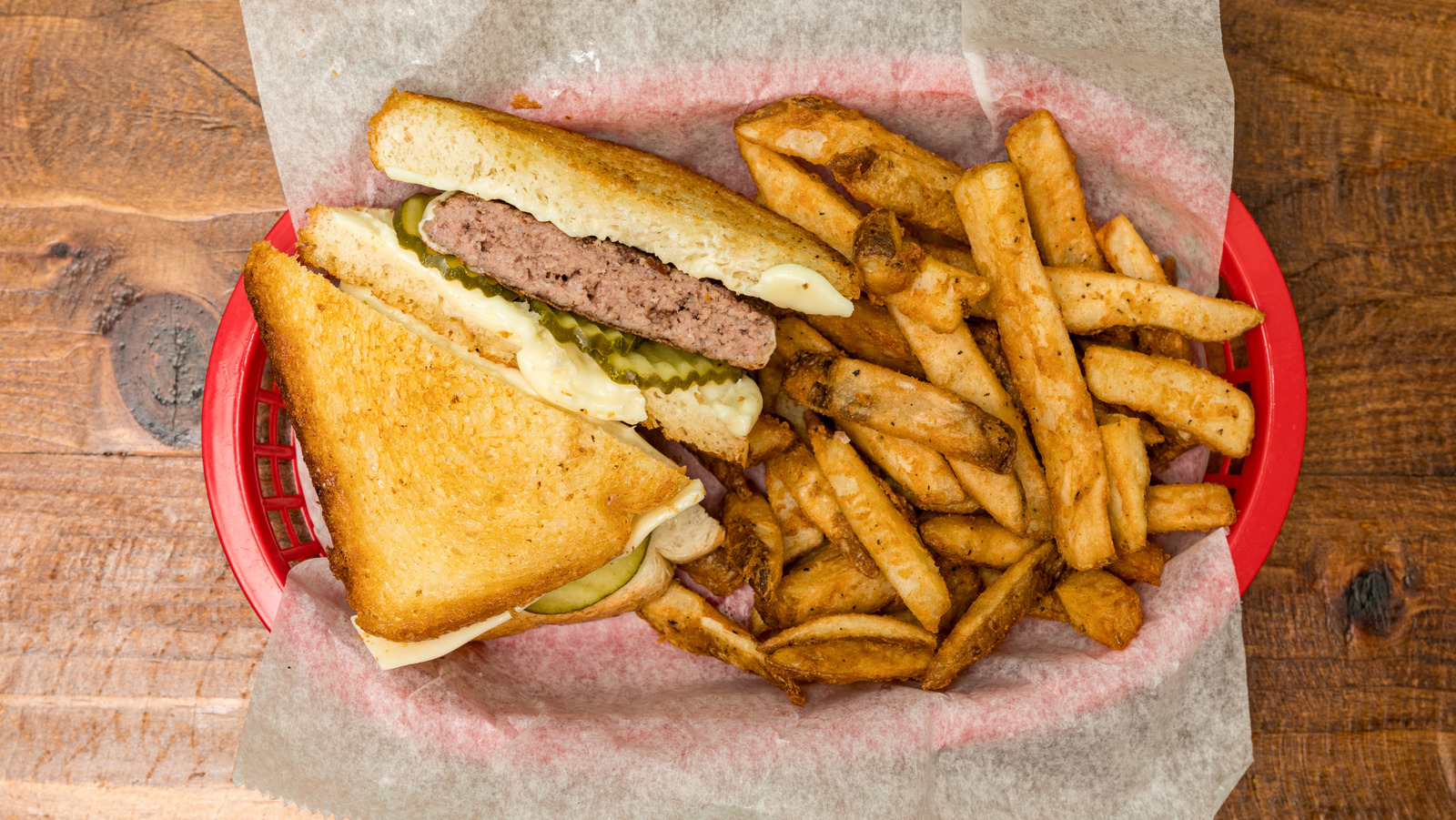 Before McDonald's, This Beloved Restaurant Chain Once Ruled American Roads