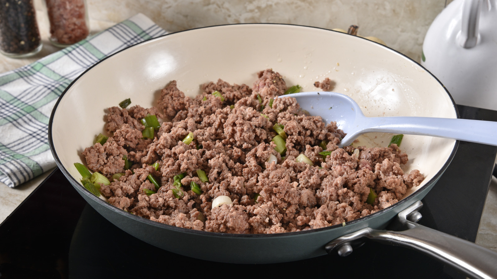 Break Up Your Ground Beef Better With An Easy Kitchen Tool Hack