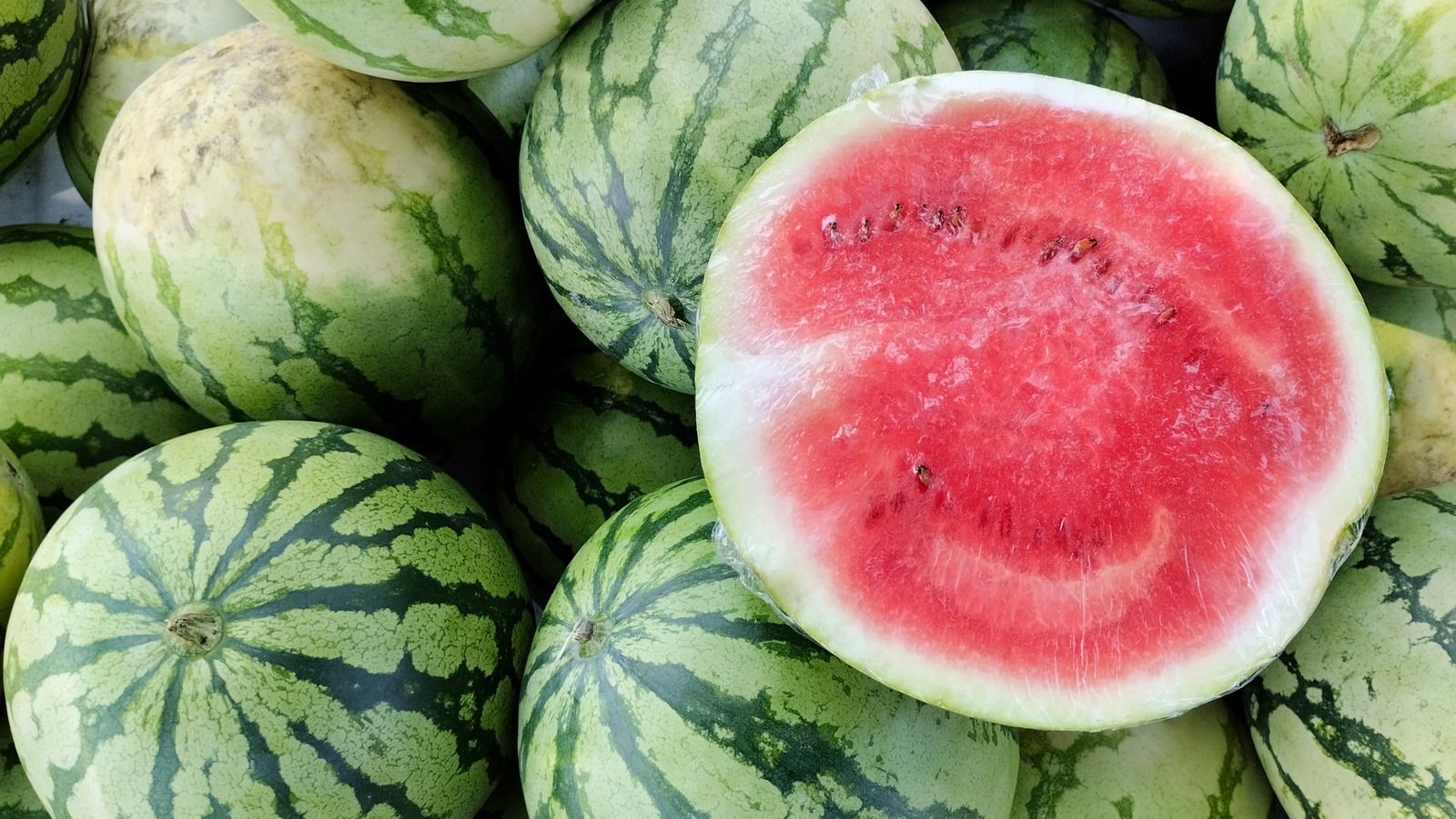Choose The Juiciest Watermelons All Summer With The 2-Finger Test