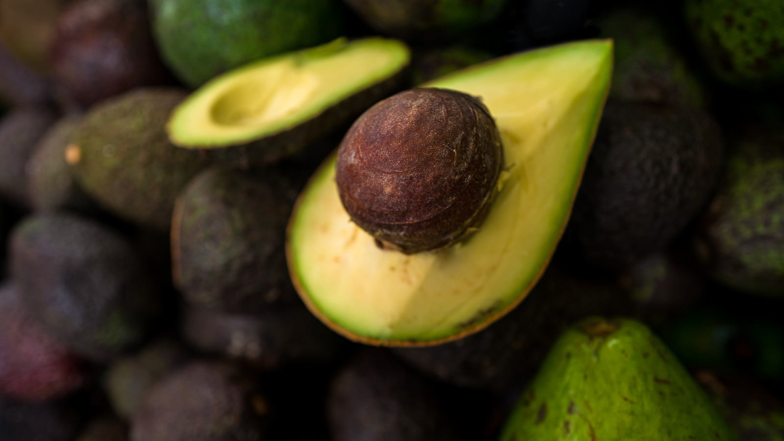Color Is Key When Picking The Right Avocados At The Grocery Store