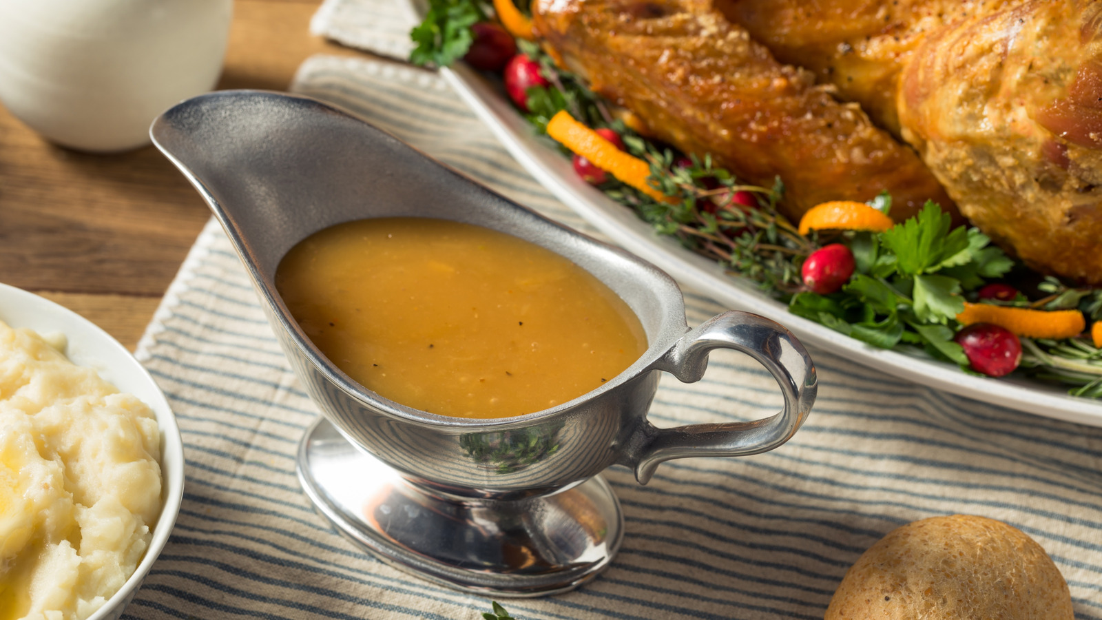 Deglazing Your Pan With Wine Leads To The Best Thanksgiving Gravy