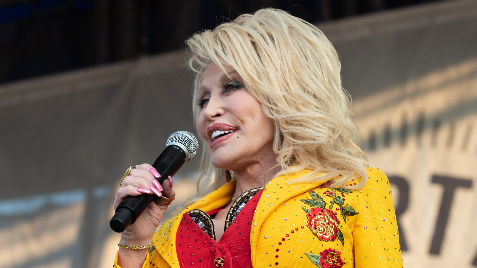 Dolly Parton Breaks Into The US Booze Business With A New Wine Collection