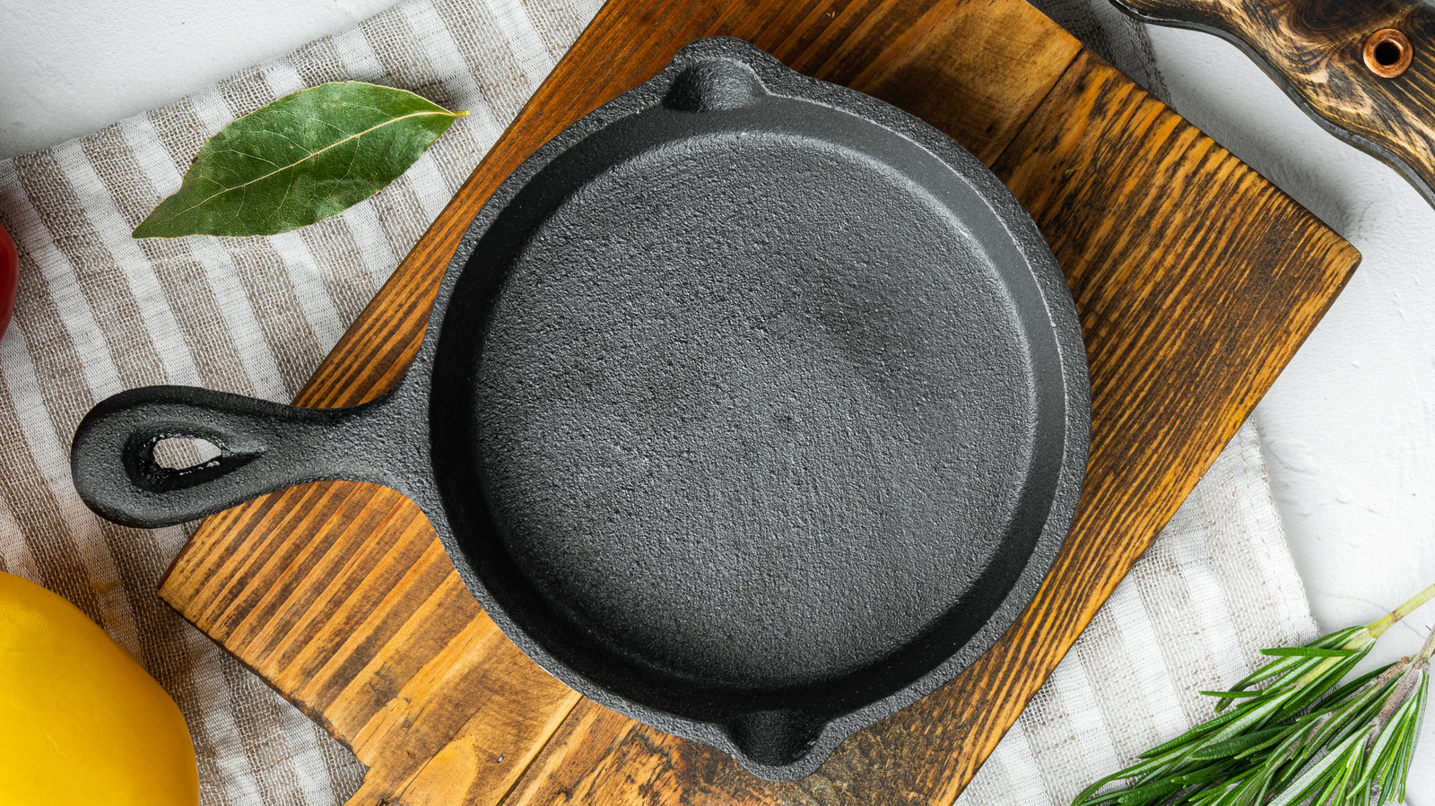 The Common Storage Mistake That's Causing Your Cast-Iron Pan To Rust ...