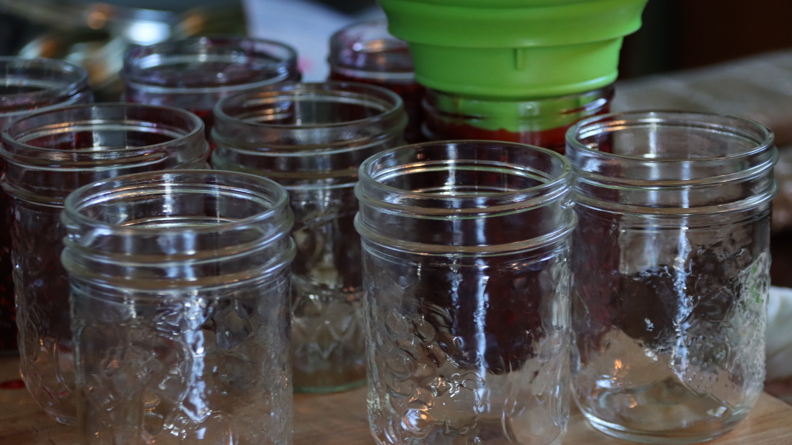 Don't Throw Away Empty Plastic Applesauce Cups. Use Them To Make Mason ...