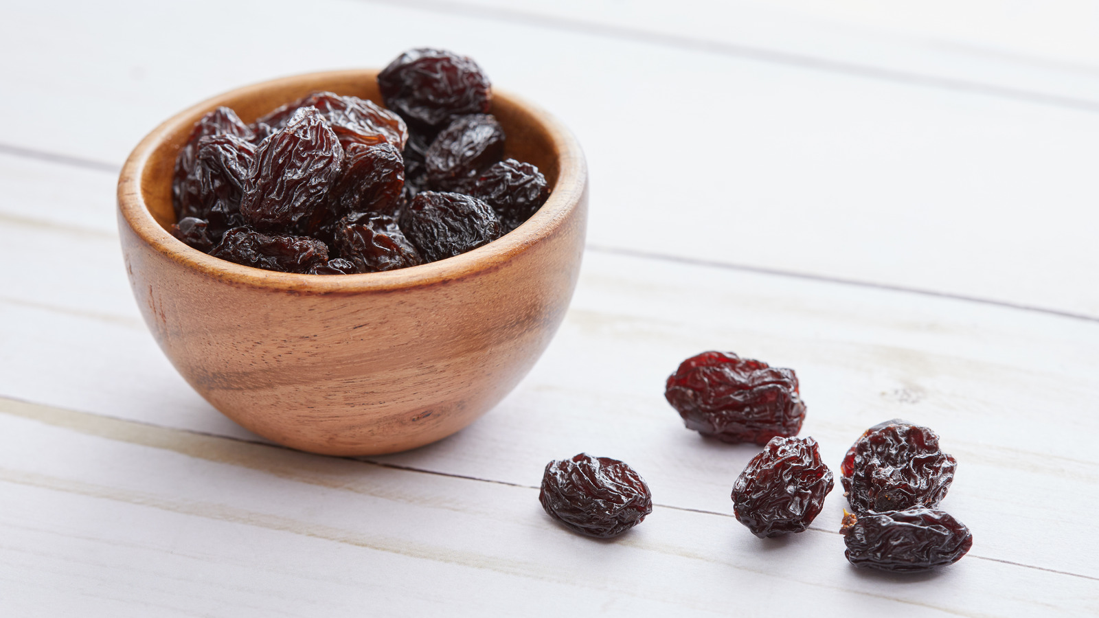 Don't Toss Those Sad-Looking Grapes! Turn Them Into Raisins Instead ...