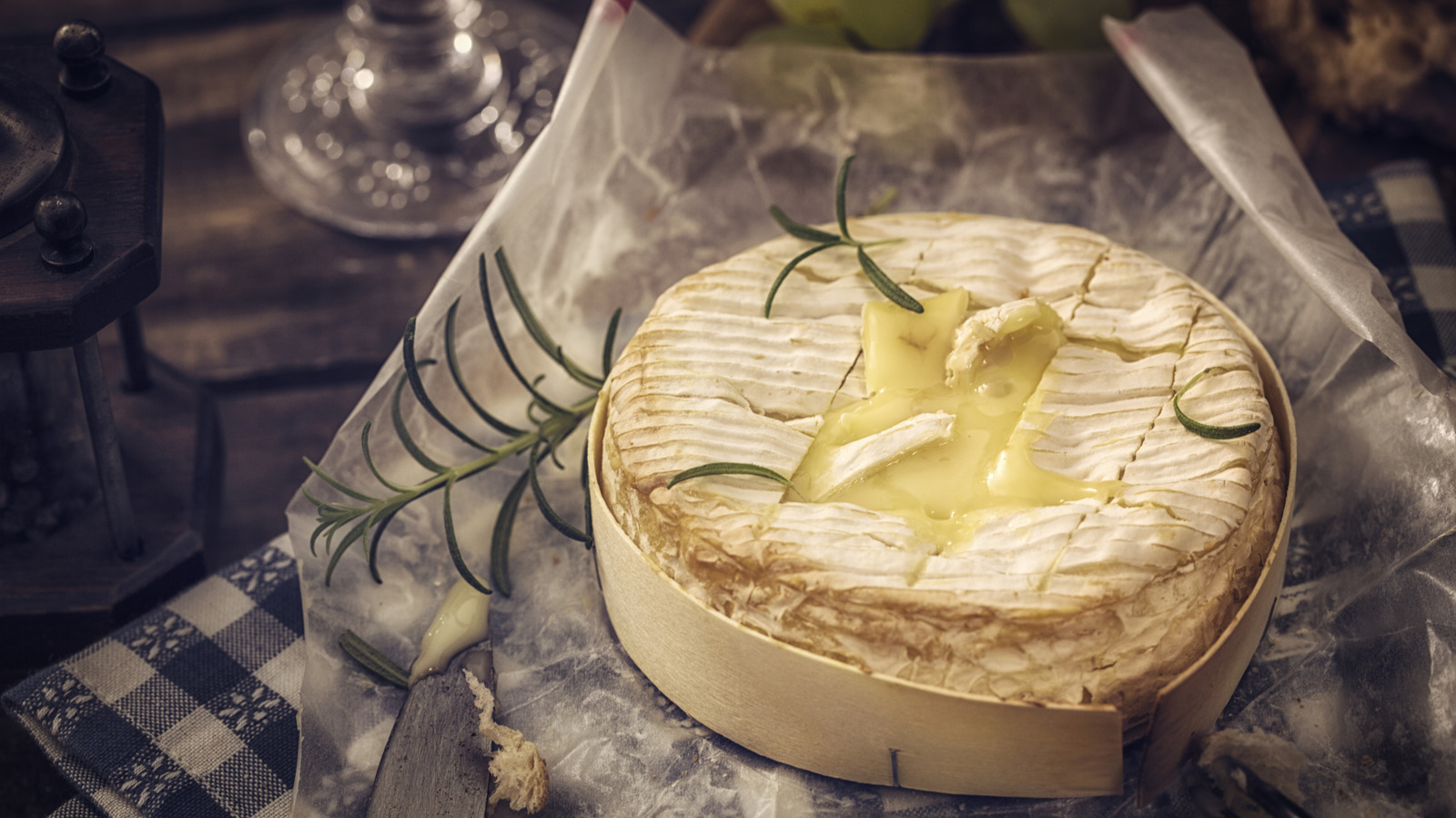 How To Make 'Baked' Brie In The Microwave