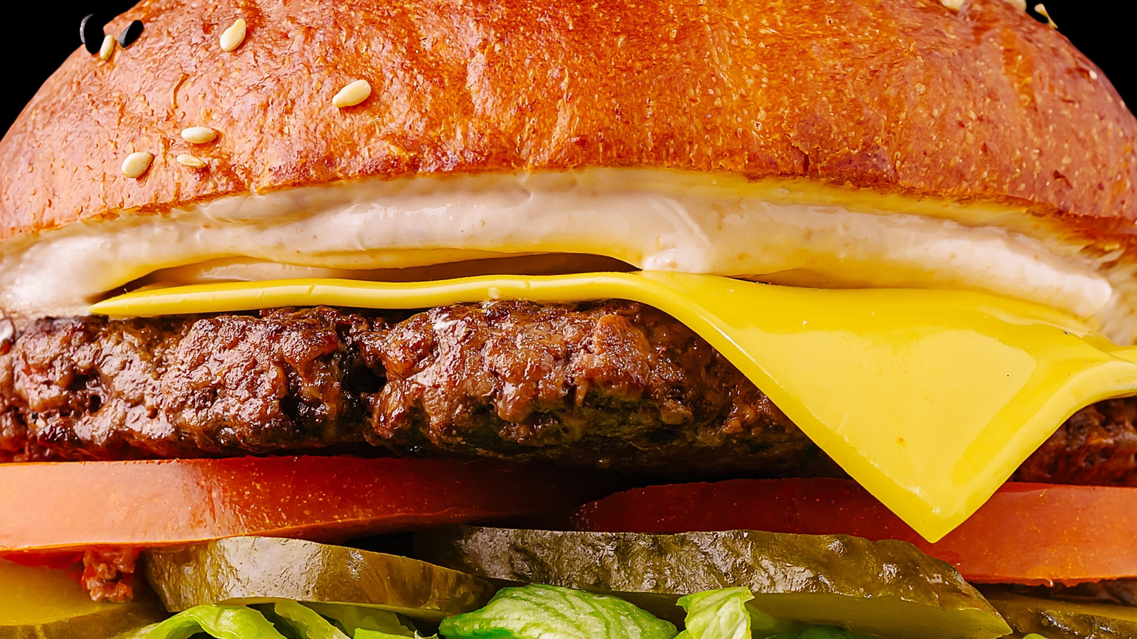 Forget Mayo — Swap It With This Tangy Sauce For Flavor-Packed Burgers