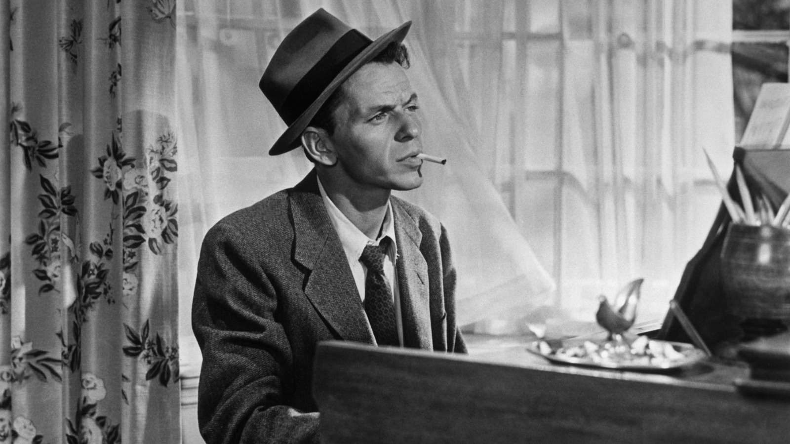 Frank Sinatra Had His Favorite Grocery Store Dessert Delivered To Him ...