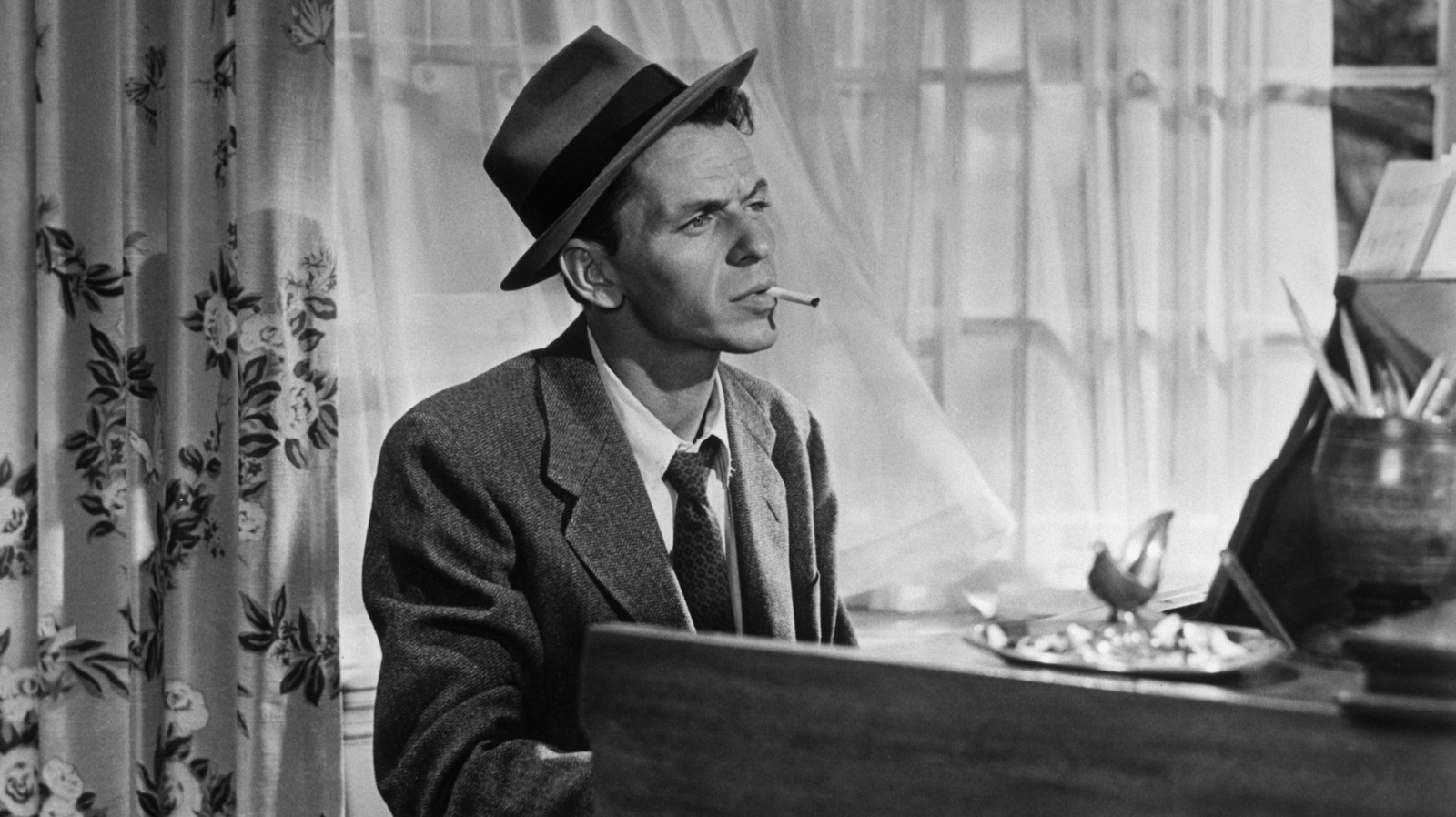 Frank Sinatra's Favorite Cocktail Was A Simple Affair