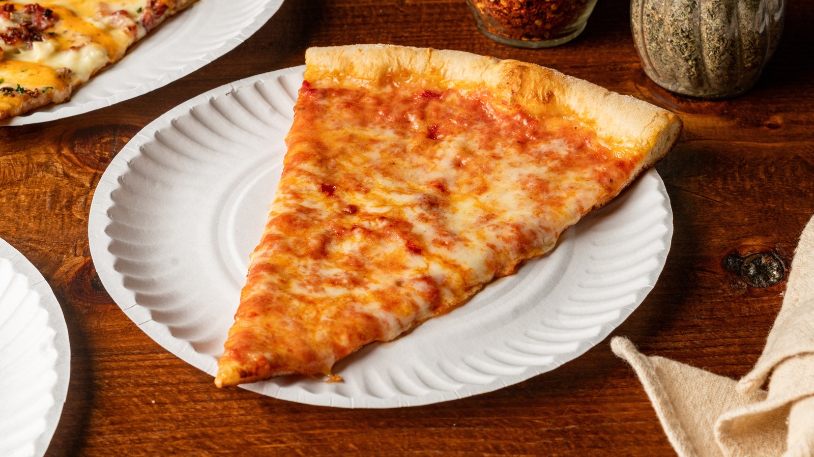 Give Leftover Pizza New Life By Topping It With A Crispy, Crunchy Salad