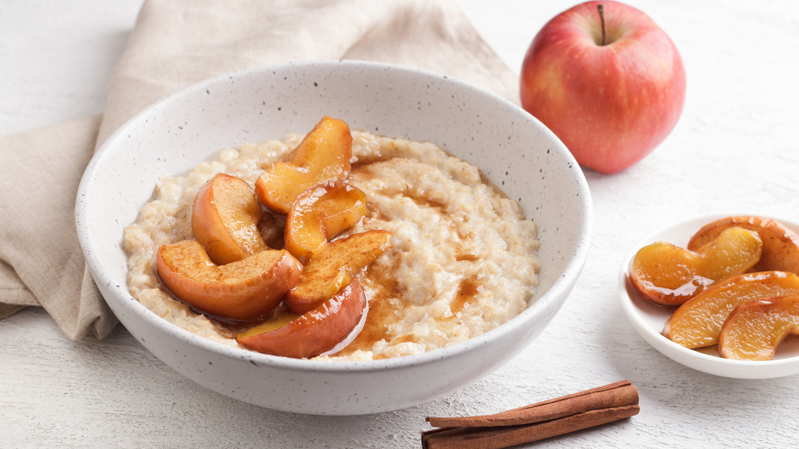 Give Your Oatmeal Warm, Fall Flair By Mixing In Applesauce