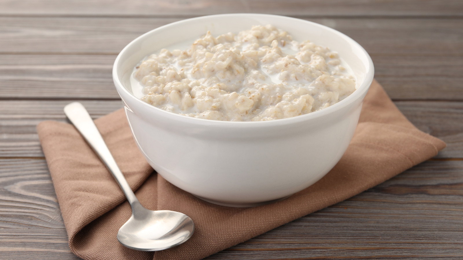 Grits Or Oatmeal: Which Serves The Biggest Protein Punch?