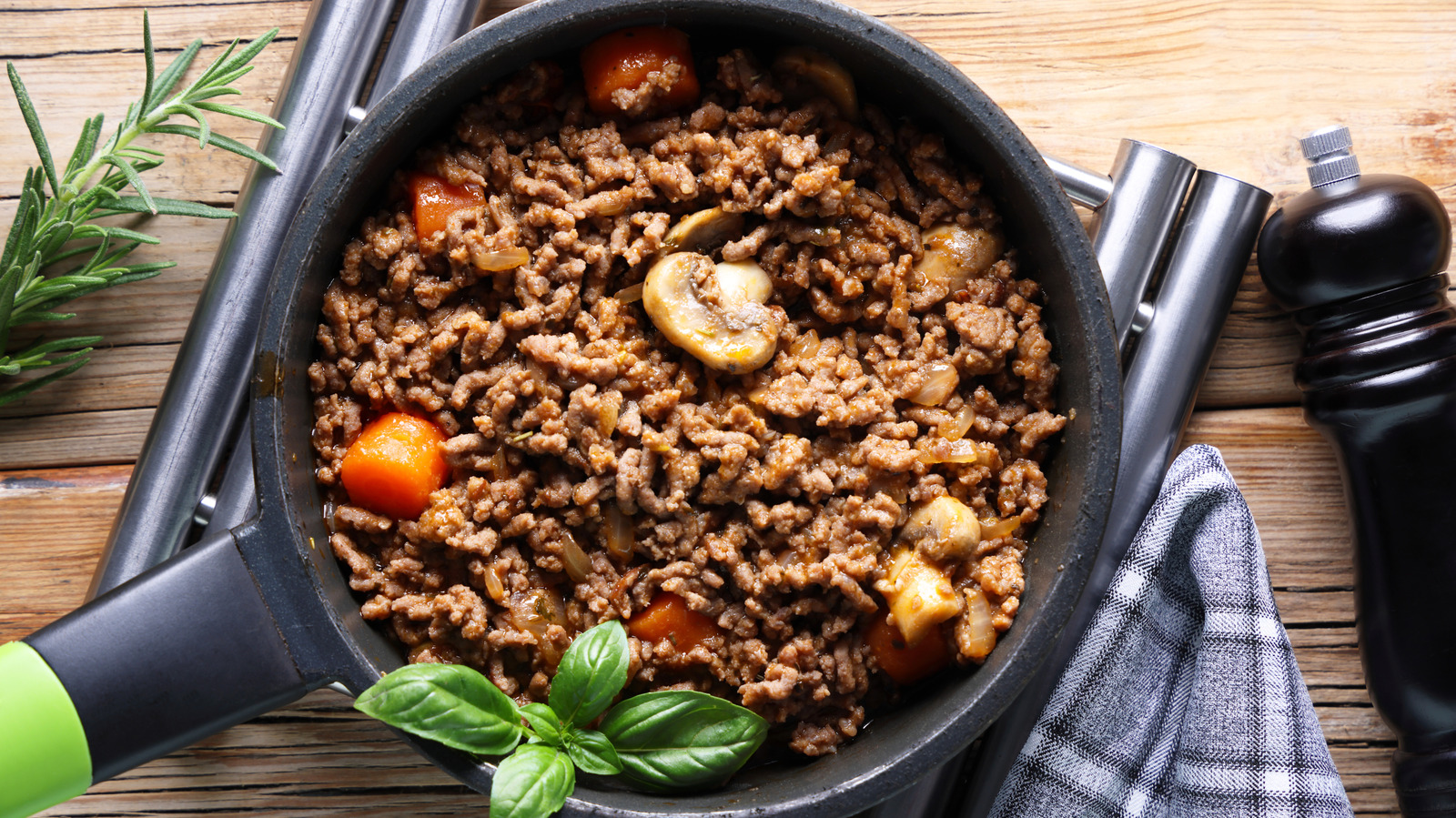 Ground Beef Tasting Bland? The Solution Is Hiding On Your Bar Cart