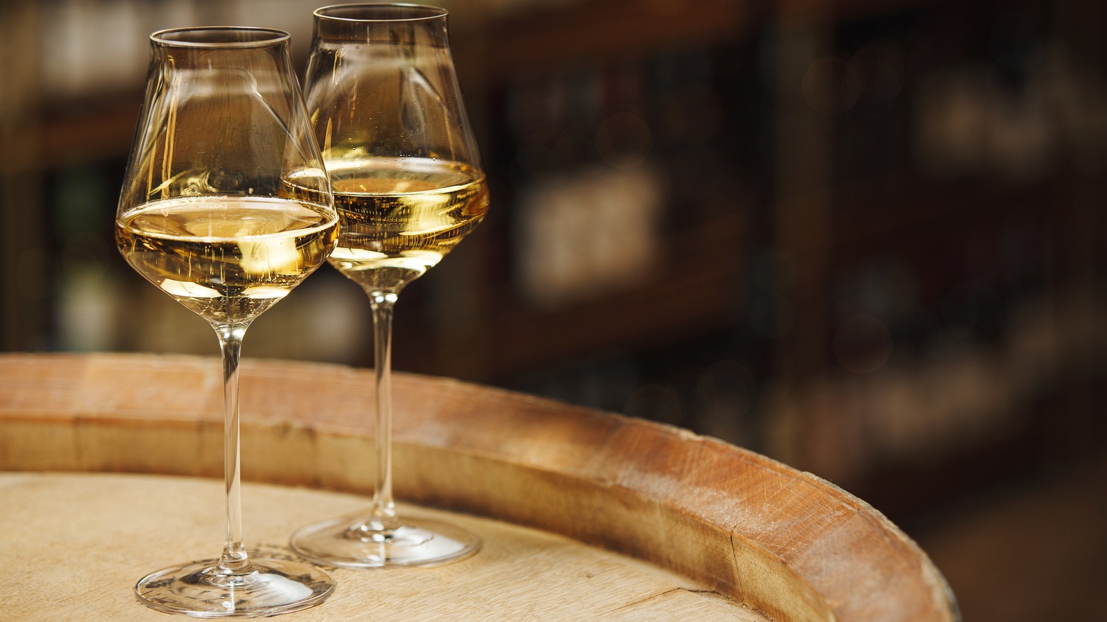 Having A Dry White Wine? Reach For These Types Of Dishes