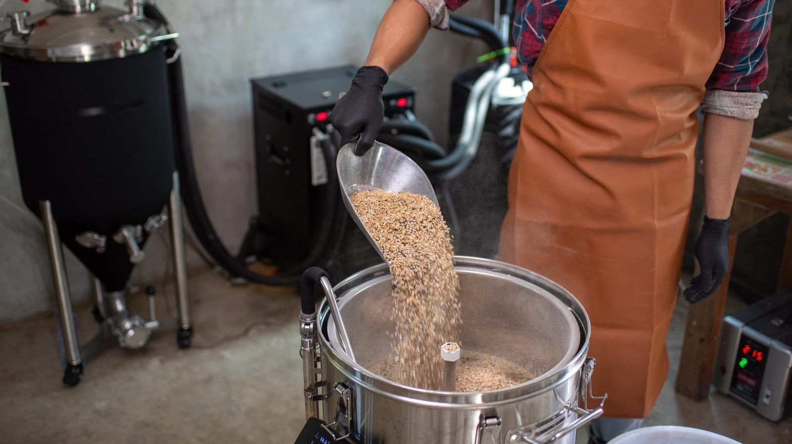 Here's How Long It Takes To Brew Your Own Beer (Roughly)