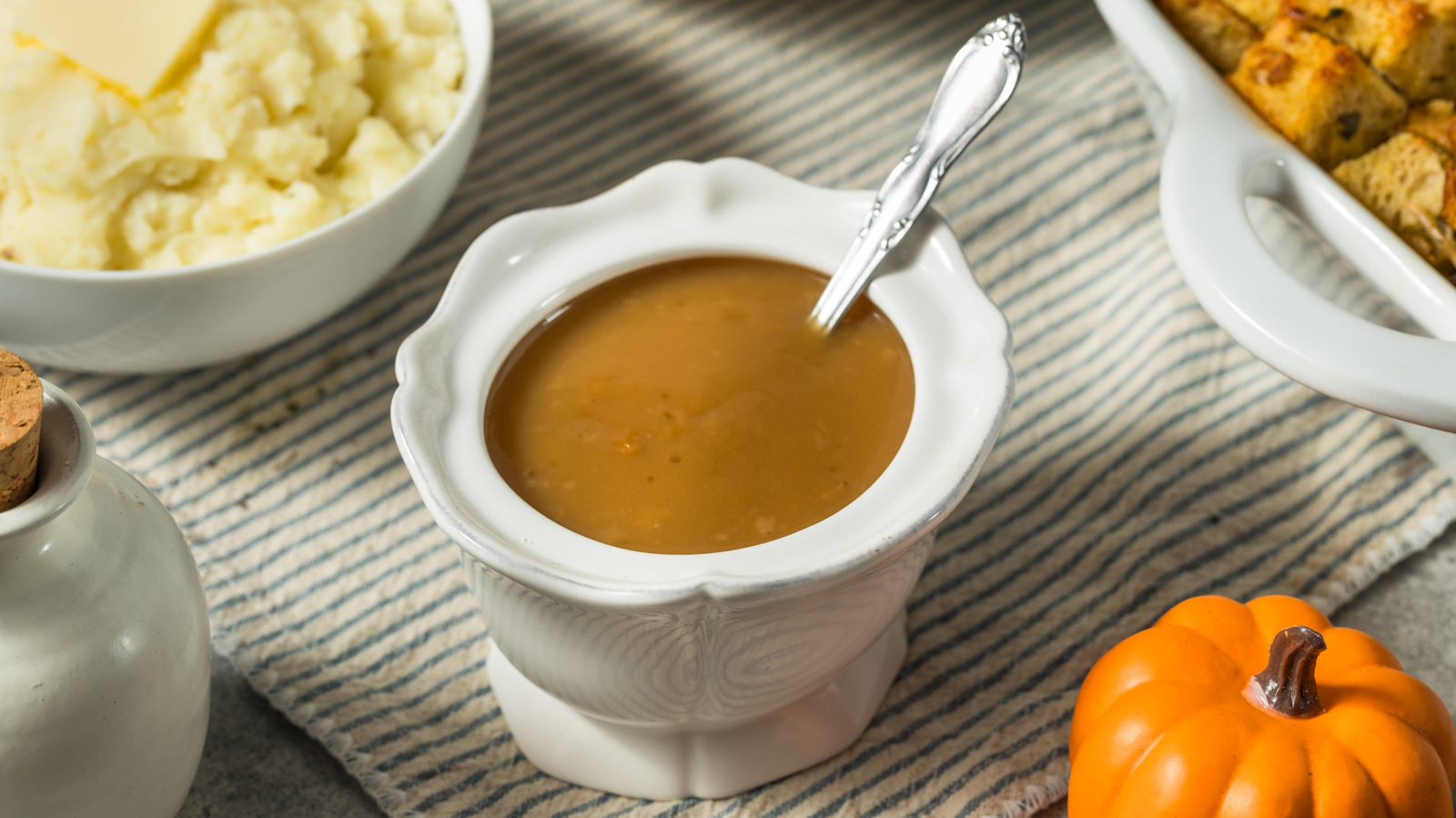 Roasted Garlic Adds A Major Flavor Boost To Store-Bought Gravy