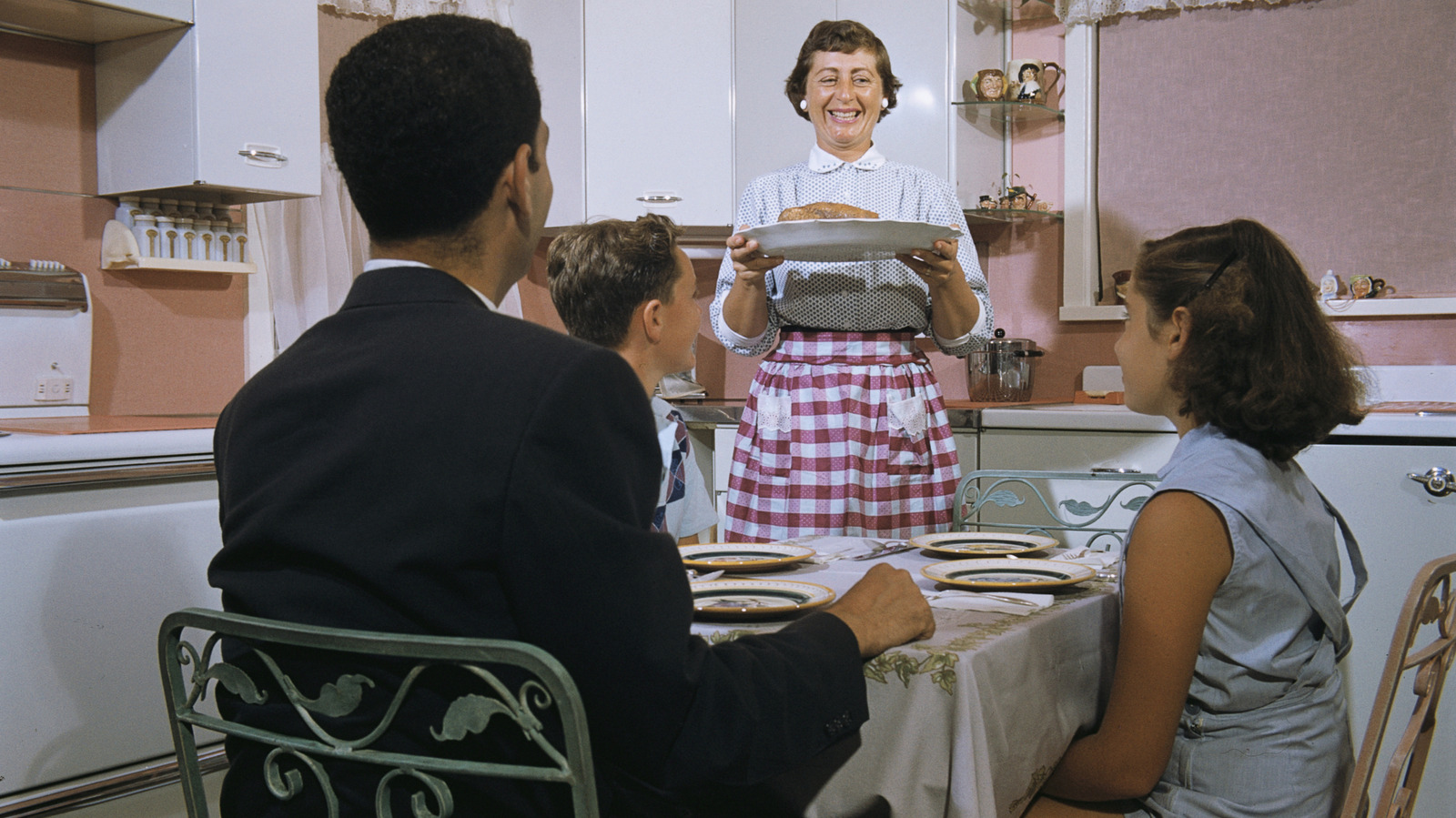 Here's What The Average American Dinner Looked Like During The Cold War Era