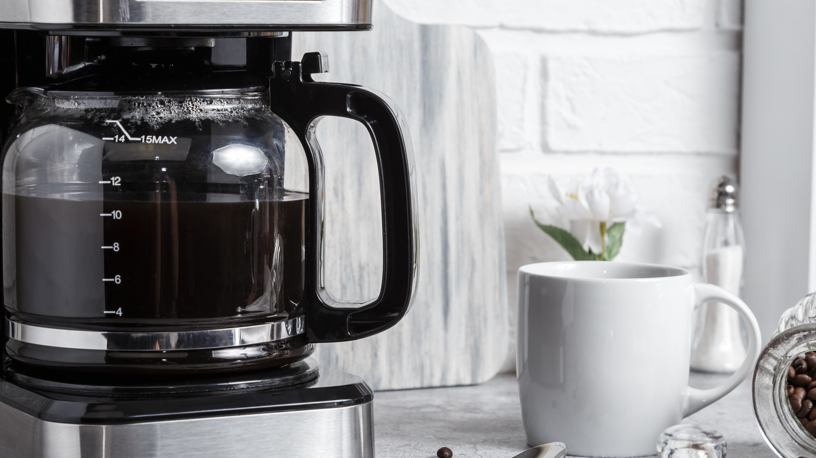 Here's What To Do When Your Coffee Maker's Hot Plate Starts To Rust