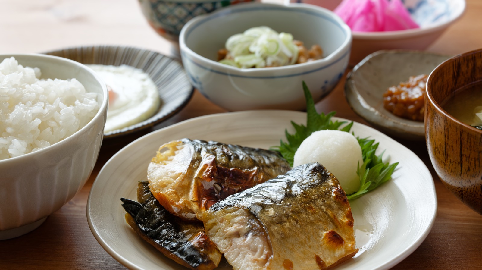 Here's What You'd Find In A Traditional Japanese Breakfast - Economy ...