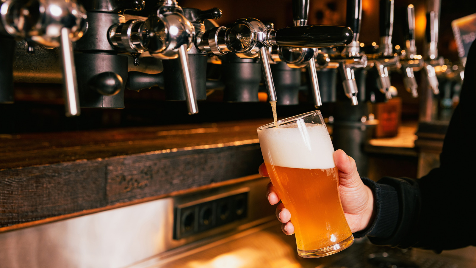 This Is How Much Foam Your Beer Should Have