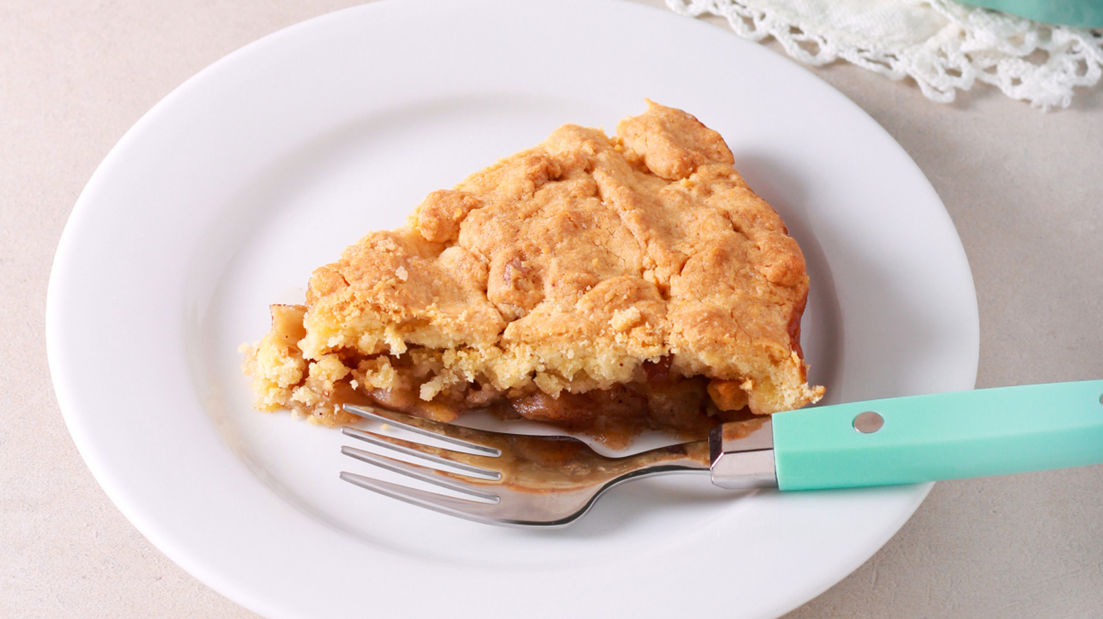 How Swedish Apple Pie Combines 2 Iconic Baked Goods Into One