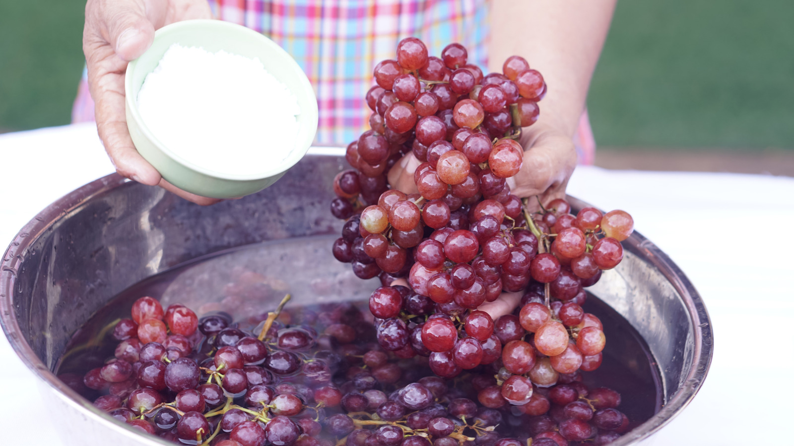 How To Clean Grapes Using These 3 Easy Methods