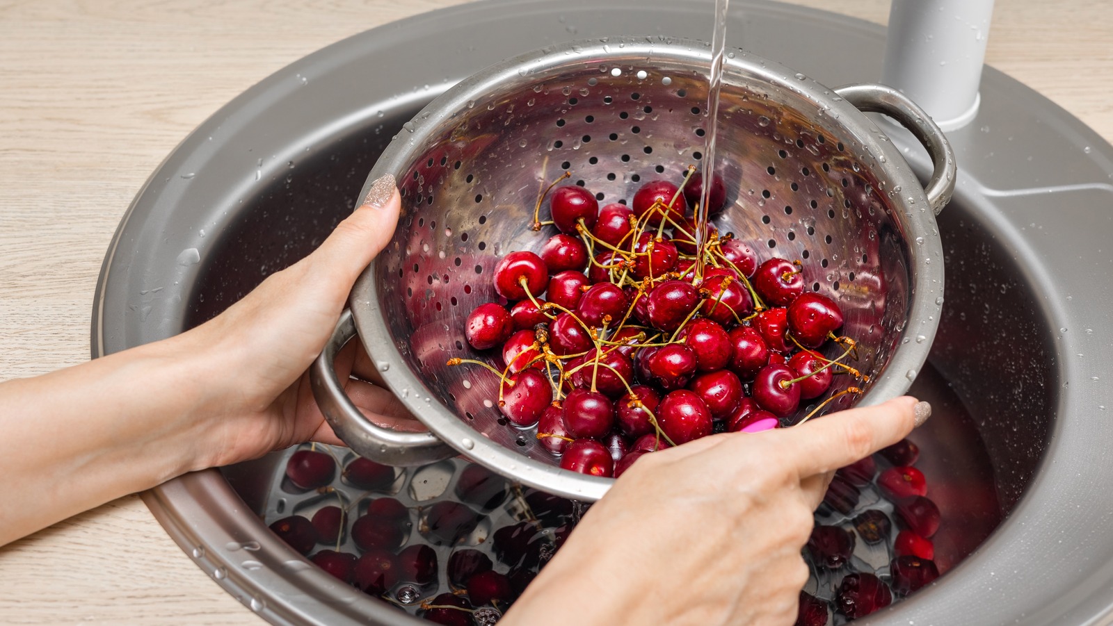 How To Deep Clean Your Cherries The Right Way