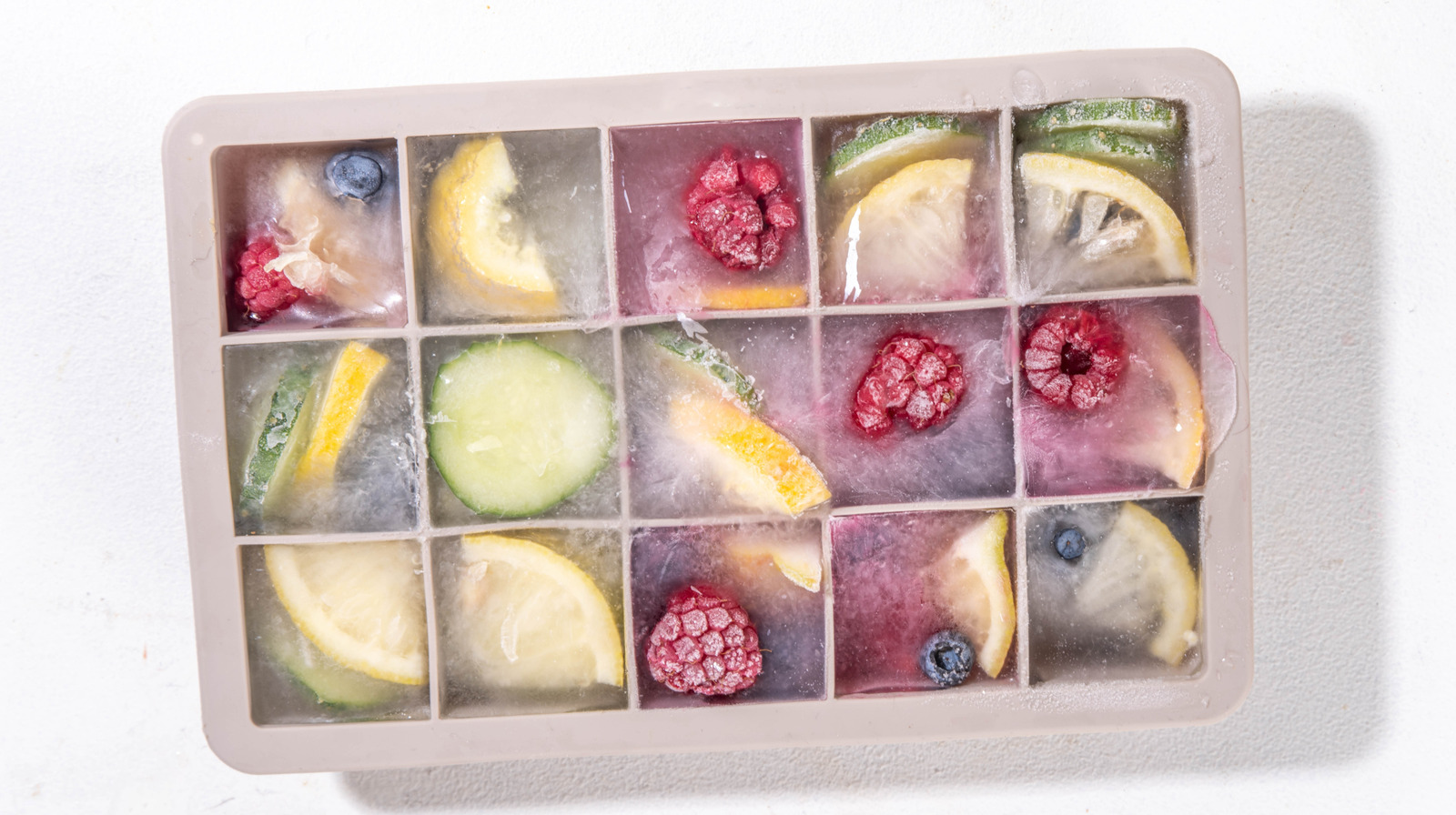 How To Make Gorgeous Cocktail Garnishes With Ice