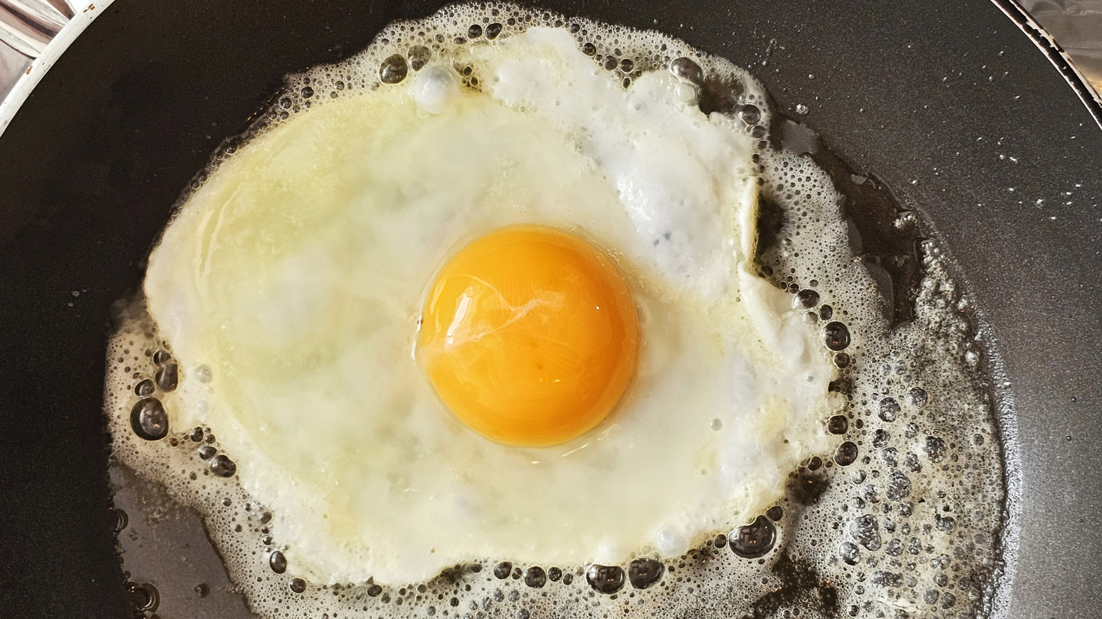For Perfect No-Flip Fried Eggs, Don't Skip This Step