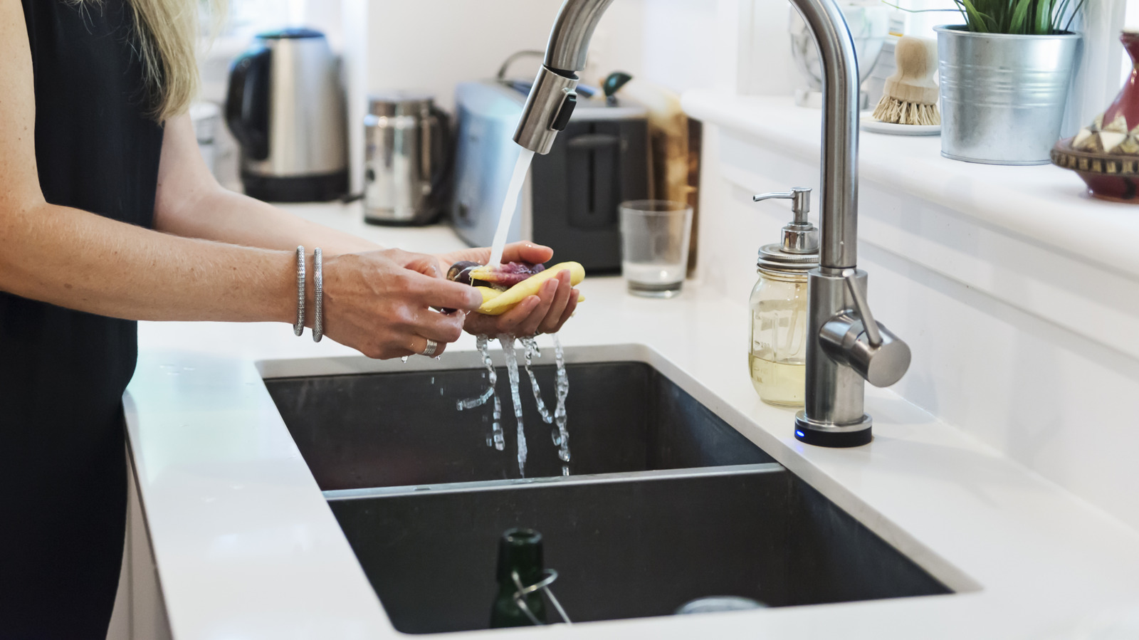 How To Make The Most Of Having Two Sinks In Your Kitchen