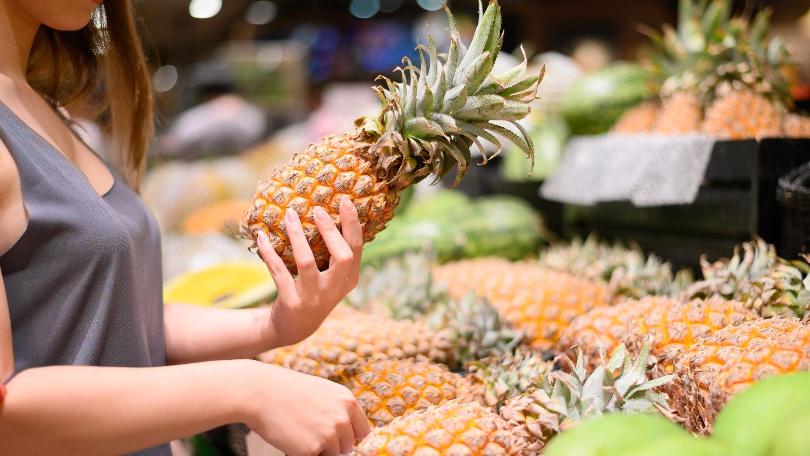 How To Pick The Best Pineapple At The Store Using A Simple Test