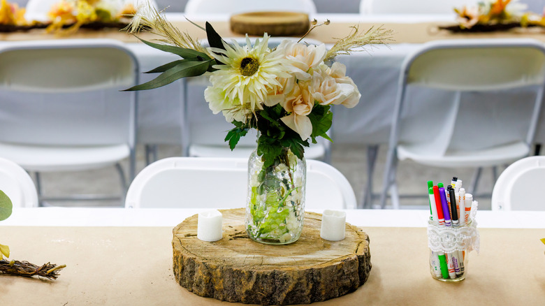 How To Transform Mason Jars Into A Stunning DIY Dining Table Centerpiece