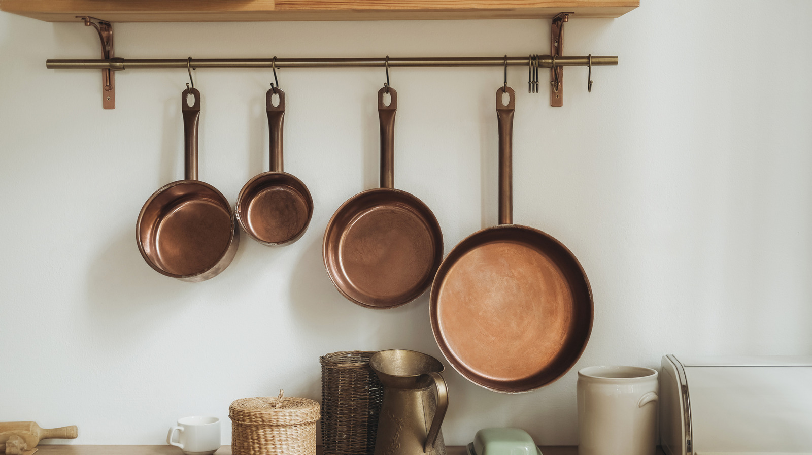 How To Turn An Old Pan Into Stunning Kitchen Decor