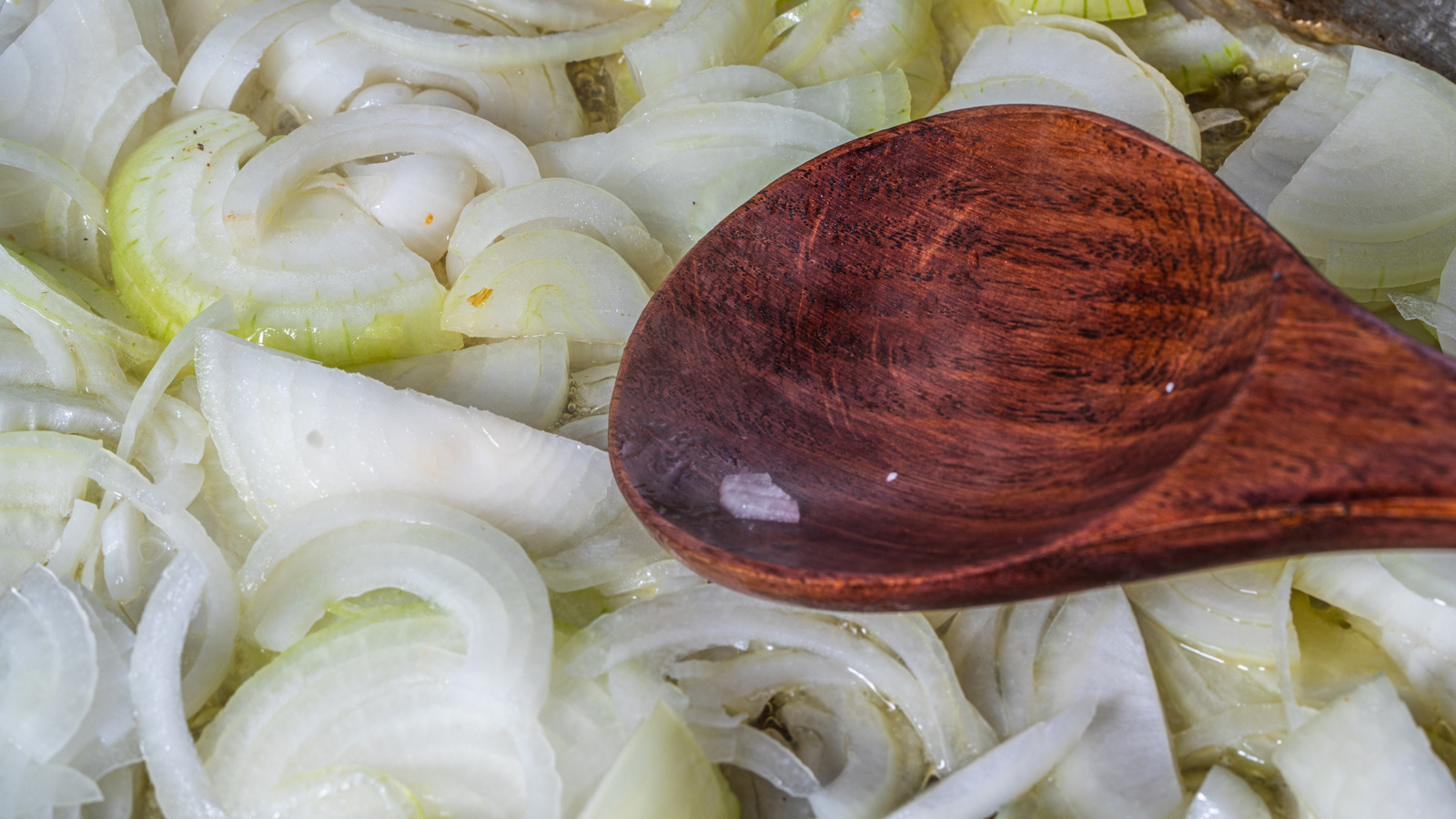 How To Use Your Microwave To Achieve Soft And Tender Onions Faster