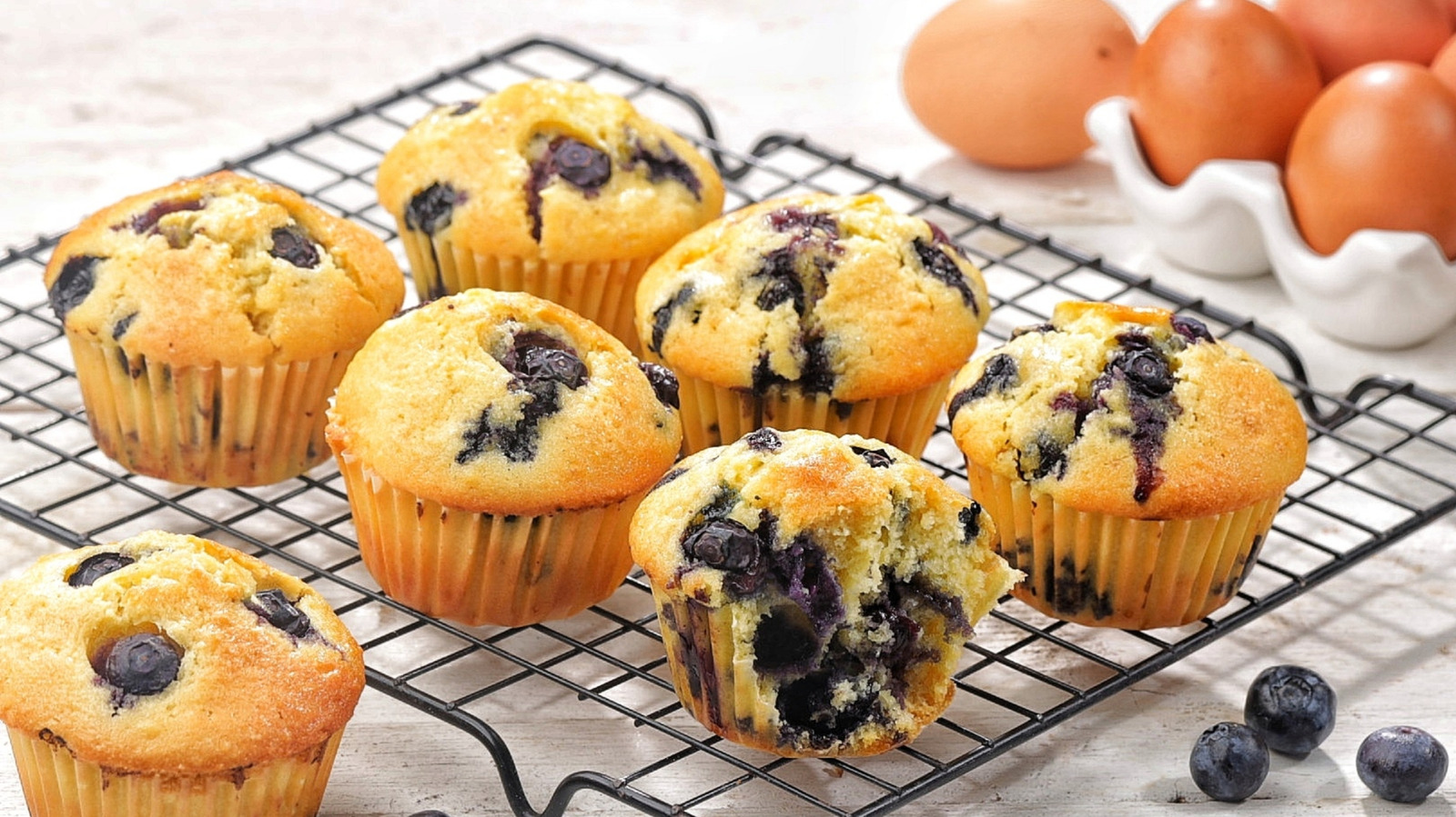 It's Ridiculously Easy To Give Muffins Bigger, Fluffier Tops