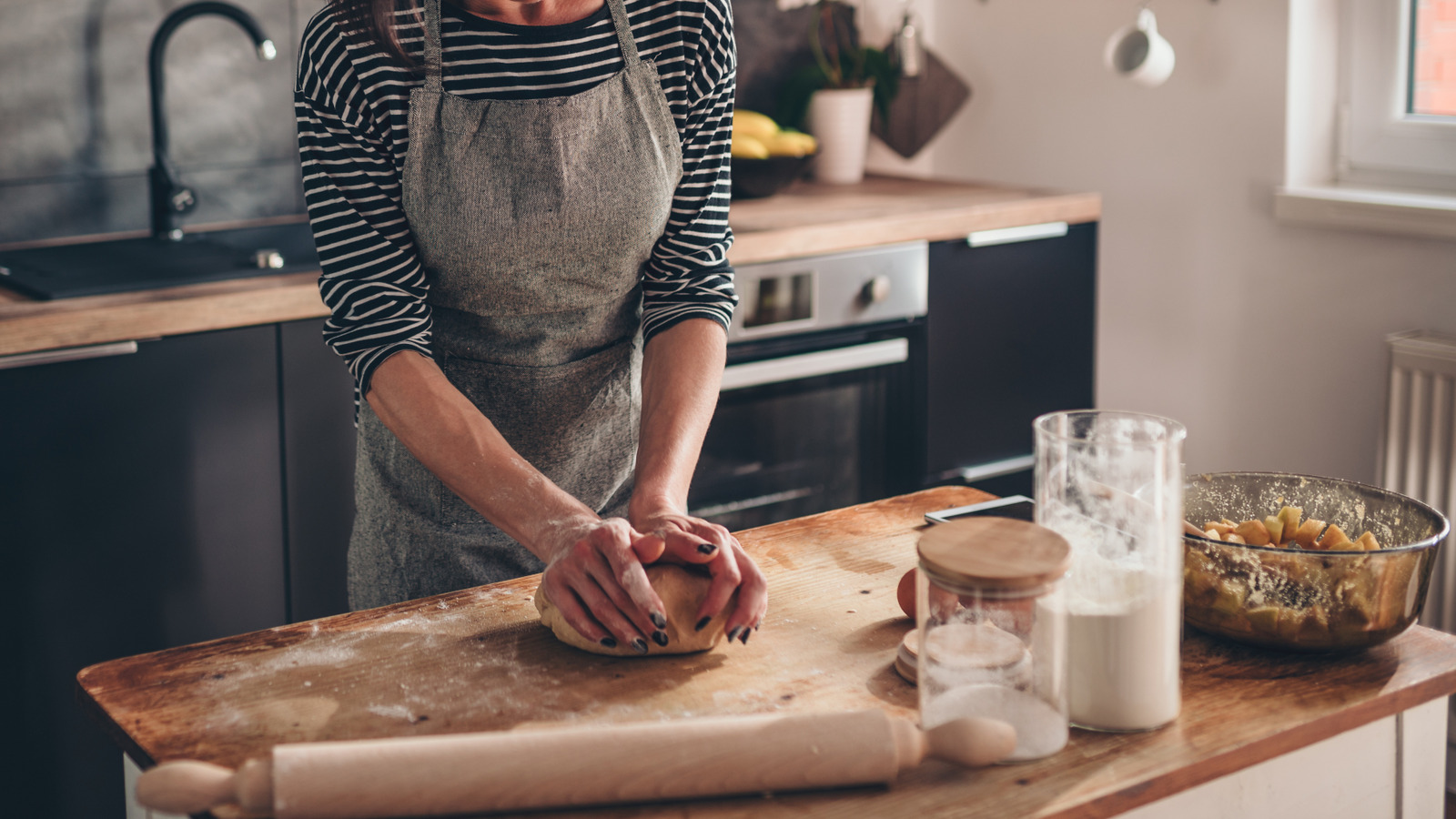 Kneading Vs Mixing: What's The Difference Between These Methods?