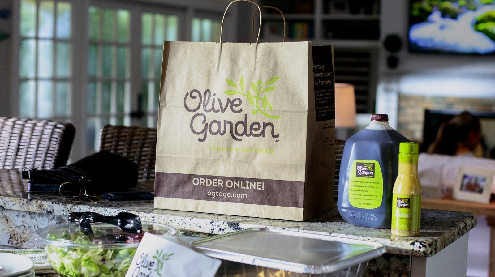 Olive Garden Is Officially Joining The Delivery Service Game