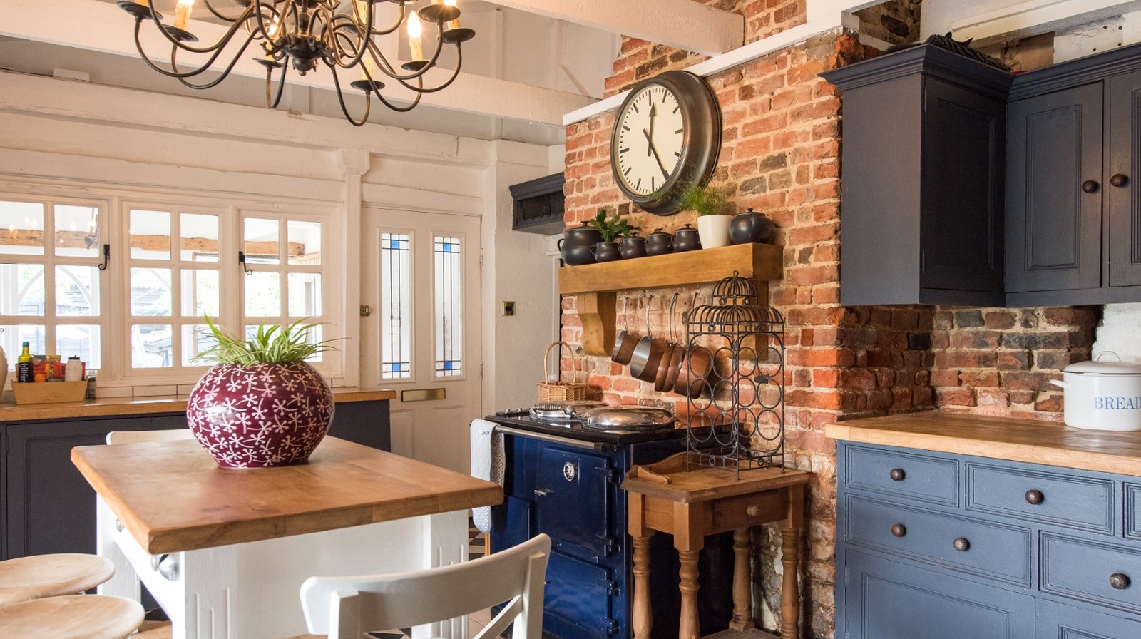 Rustic Vs Country-Style Kitchens: What's The Difference?