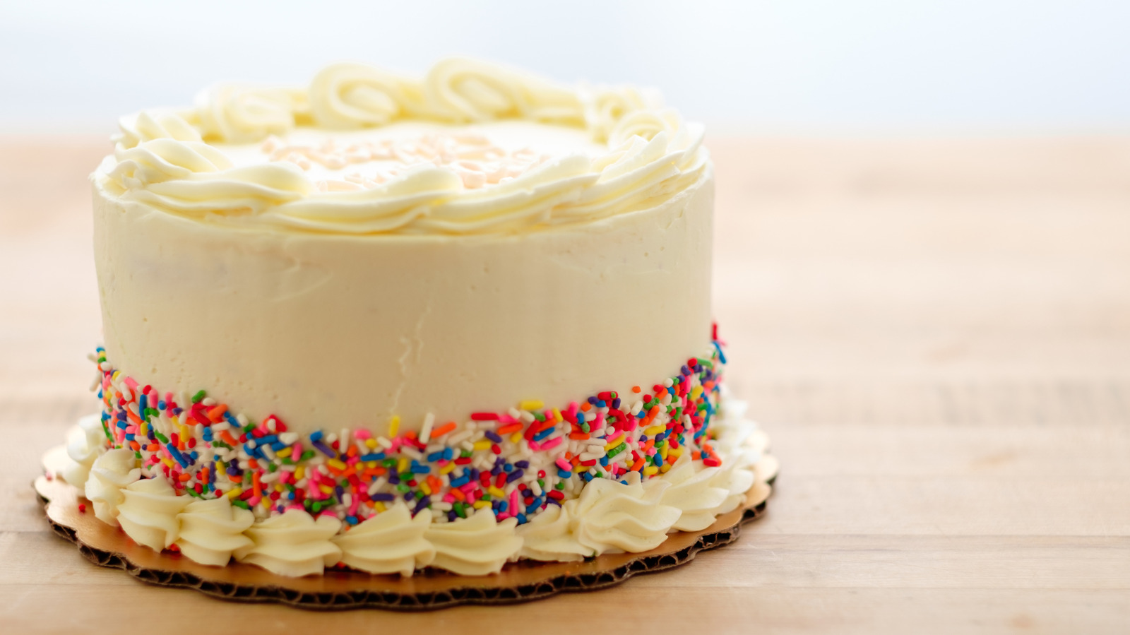 Save Ugly Store-Bought Cakes With This Simple Decorating Tip