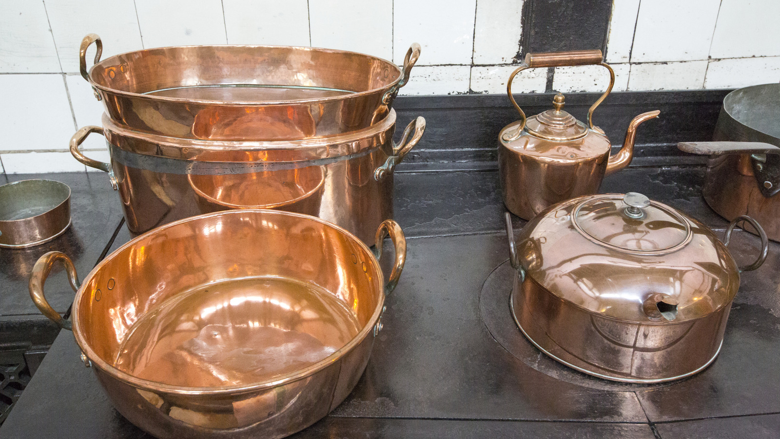 Secondhand Stores Are The Cheapest Way To Snag Copper Pots, But There's ...