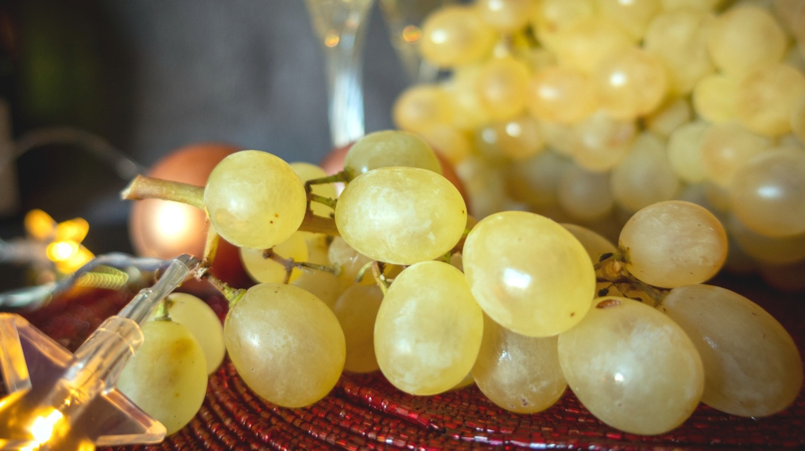 The 12 Grapes Tradition Is The New Year's Custom Meant To Bring Love ...