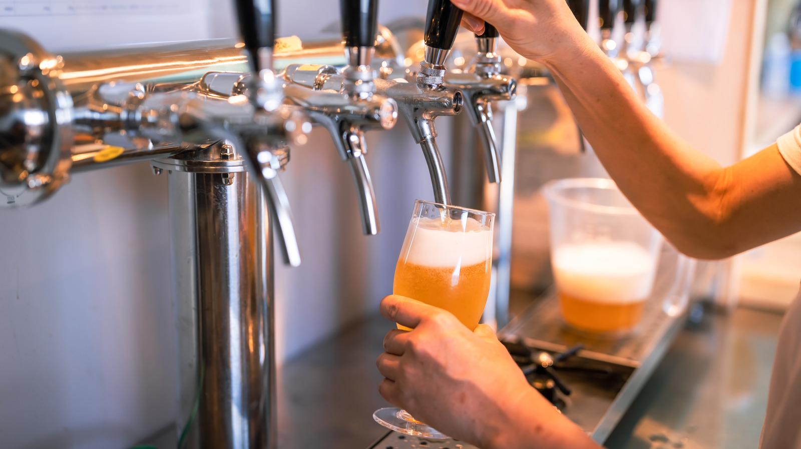 The Beer Foam Myth You've Probably Heard That Simply Isn't True At All